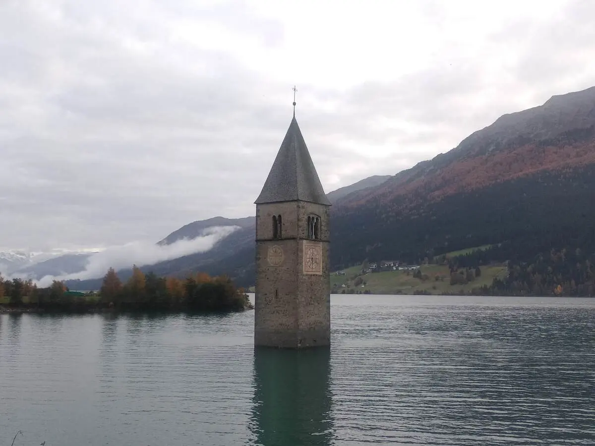 Dal lago di Resia alla pietra dei tre confini - Il Barbuto